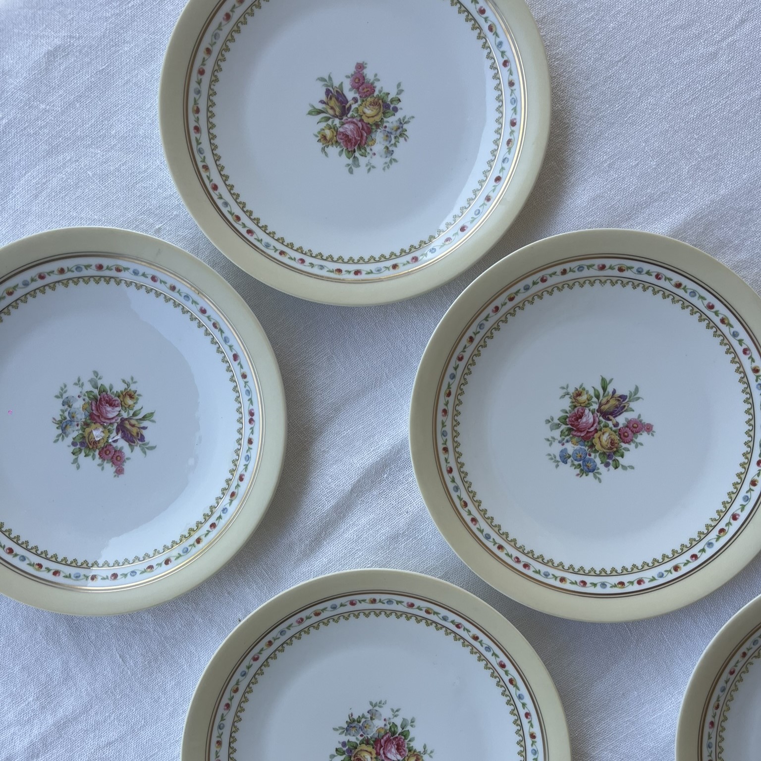 Plato llano Raynaud – Basset Antiques